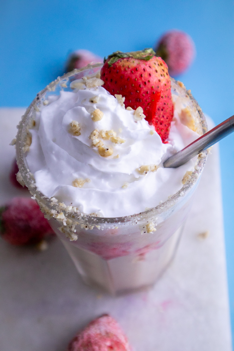 Healthy Peanut Butter & Jelly Smoothie Recipe